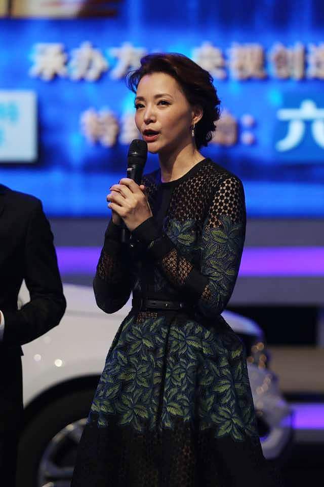 Dong Qing's hair is disheveled and haggard without makeup, she looks ...