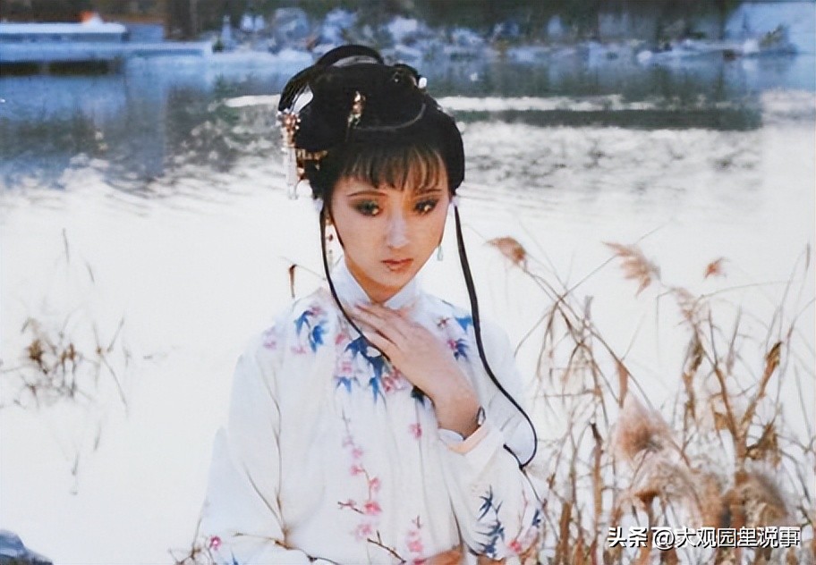 Daiyu's burial of flowers reflects Daiyu's character traits - iMedia