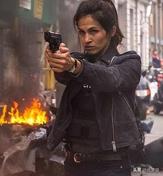 With punches to the flesh and sparks flying, "Deadly Bodyguard" proves ...