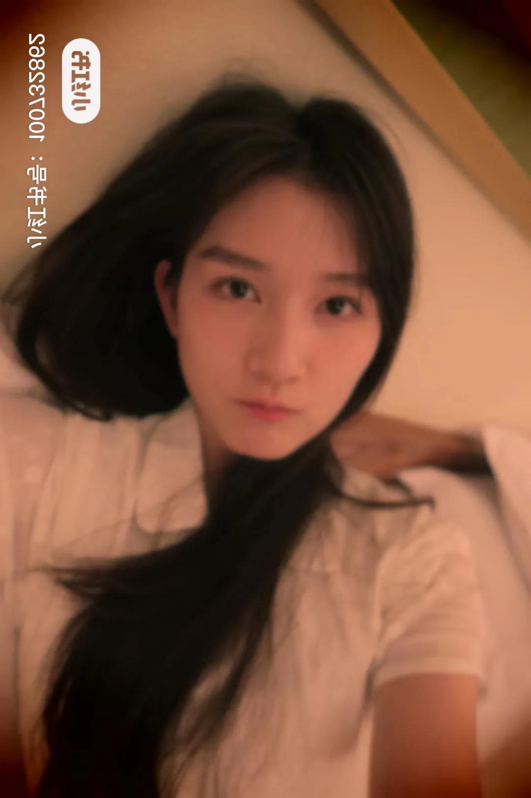 Chen Sicheng's girlfriend Ruan Ju took photos late at night and posted a post: implying that the ...