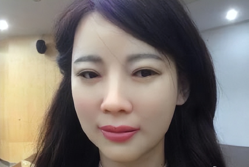 How realistic are Japanese "female" robots? After peeling off the ...