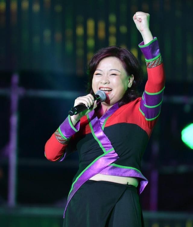 Singer Li Qiong: She became an overnight sensation at the age of 21 ...