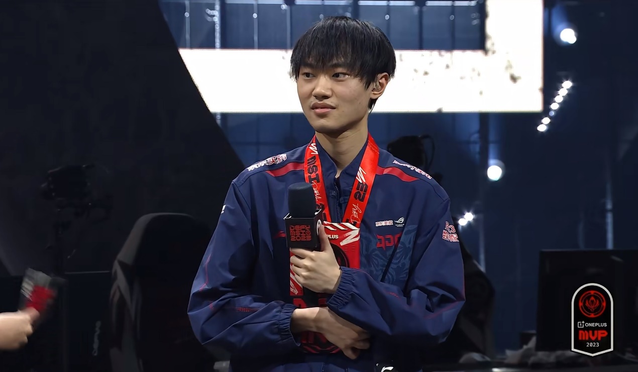 The LPL Joker mid laner became popular, the black history was made public, many teams wandered ...