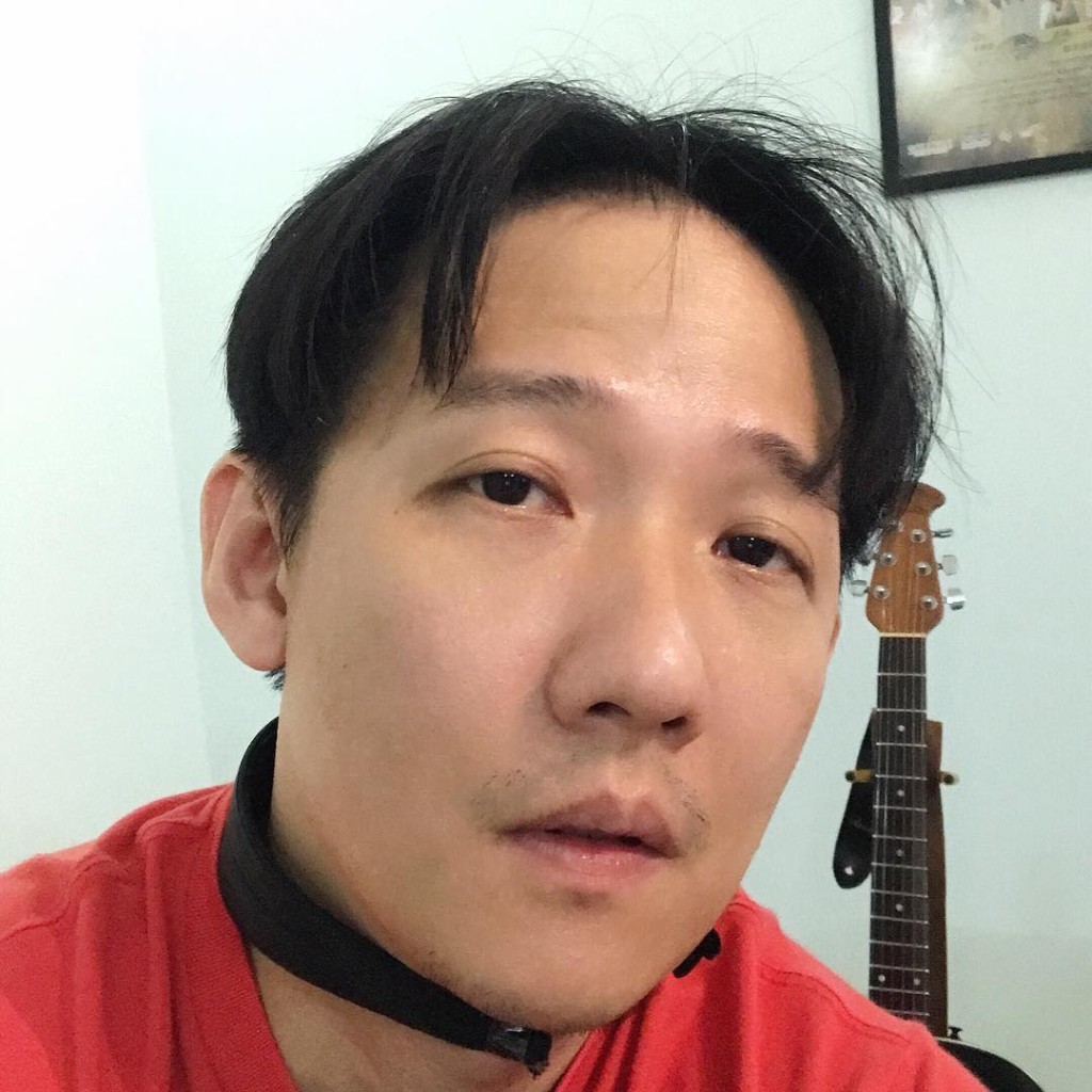 Singer Ah Niu visits Lin Feng! He pursed his lips in the group photo ...