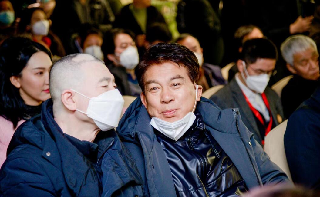 Feng Xiaogang made his first public appearance after returning to China ...