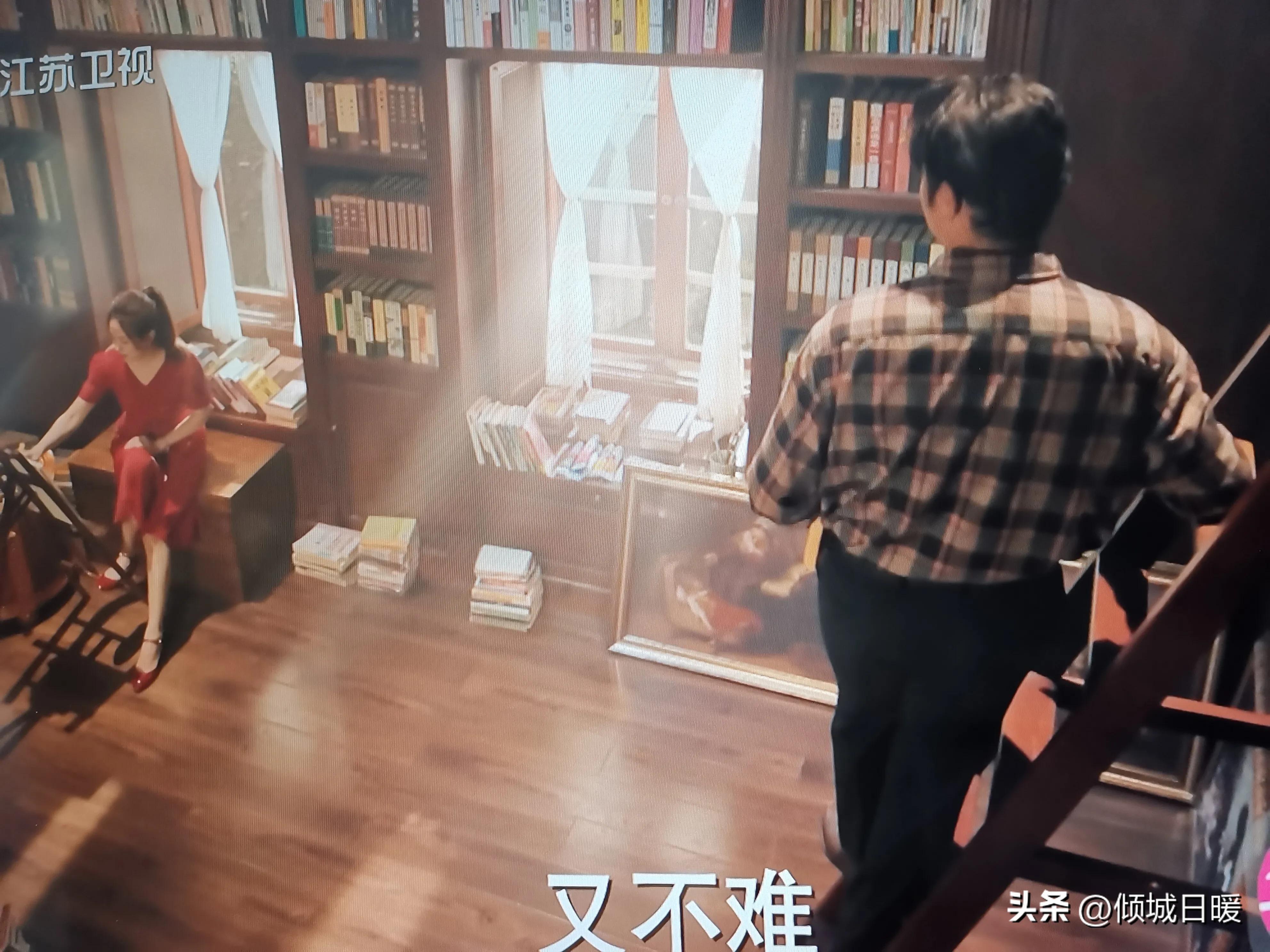 In "The Female Psychologist", Yang Tongshu is beautiful in a red dress ...