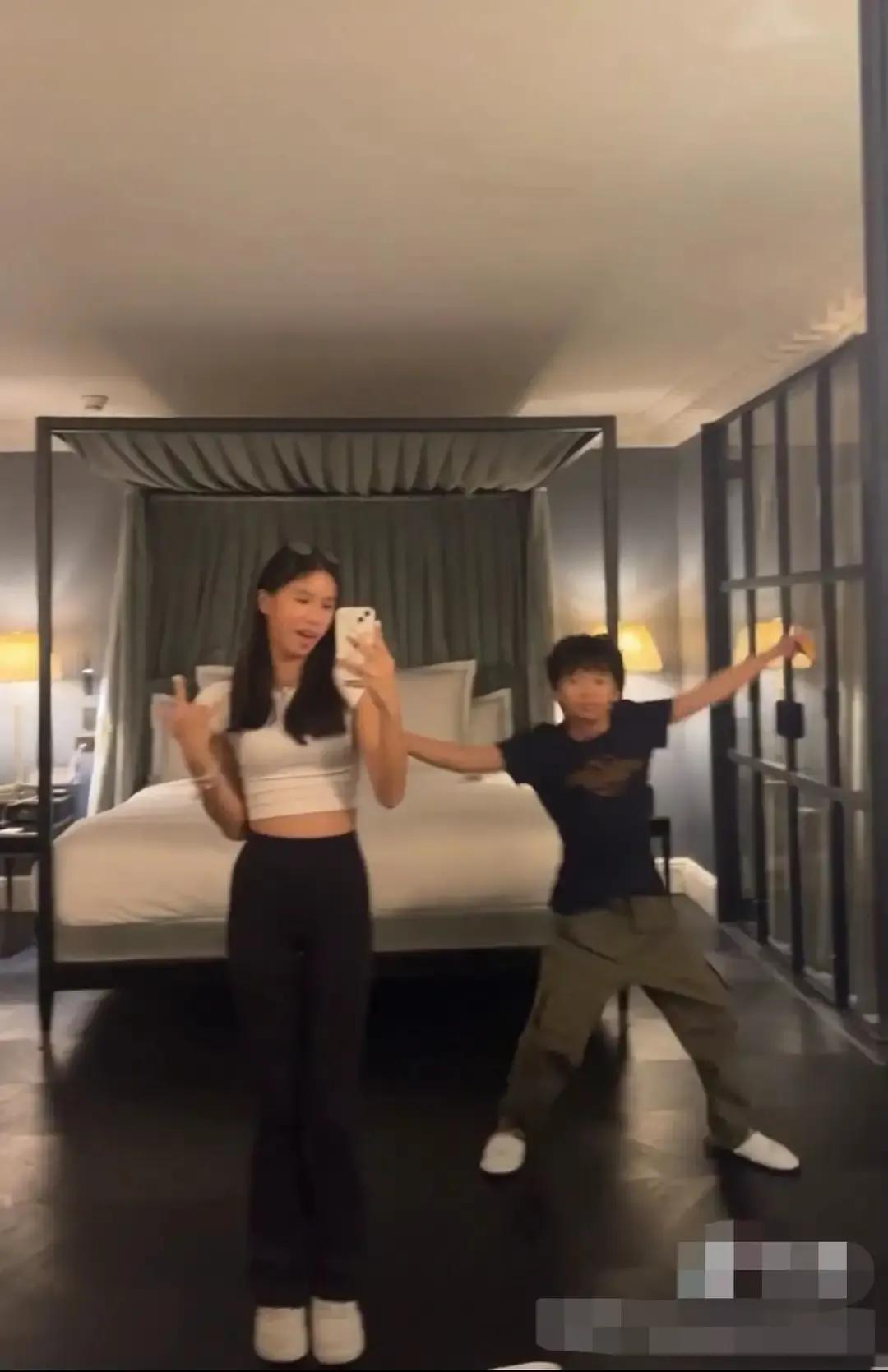 The sons and daughters of Lin Ruiyang appeared in France! My daughter ...