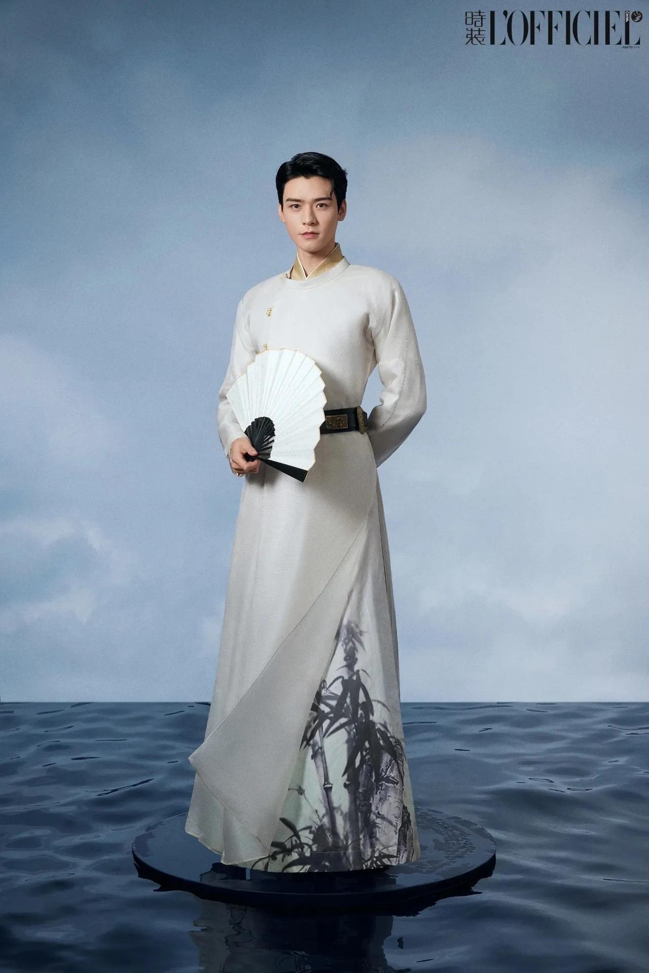 Gong Jun Abdominal Muscle Mermaid Waist Photo - iNEWS
