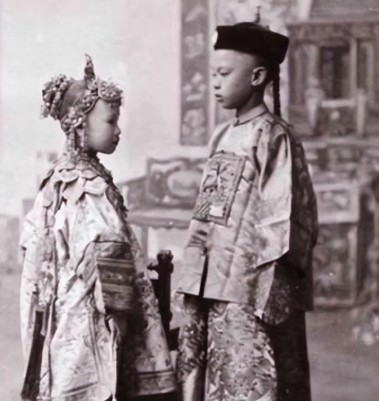 The founding female major general Li Zhen returned to her hometown, and ...