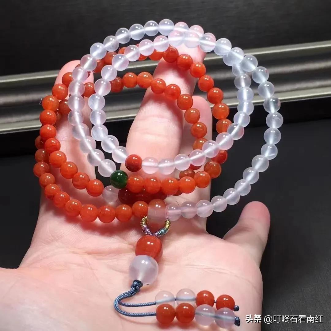 Dozens of groups of southern red agate can be photographed at will, and ...