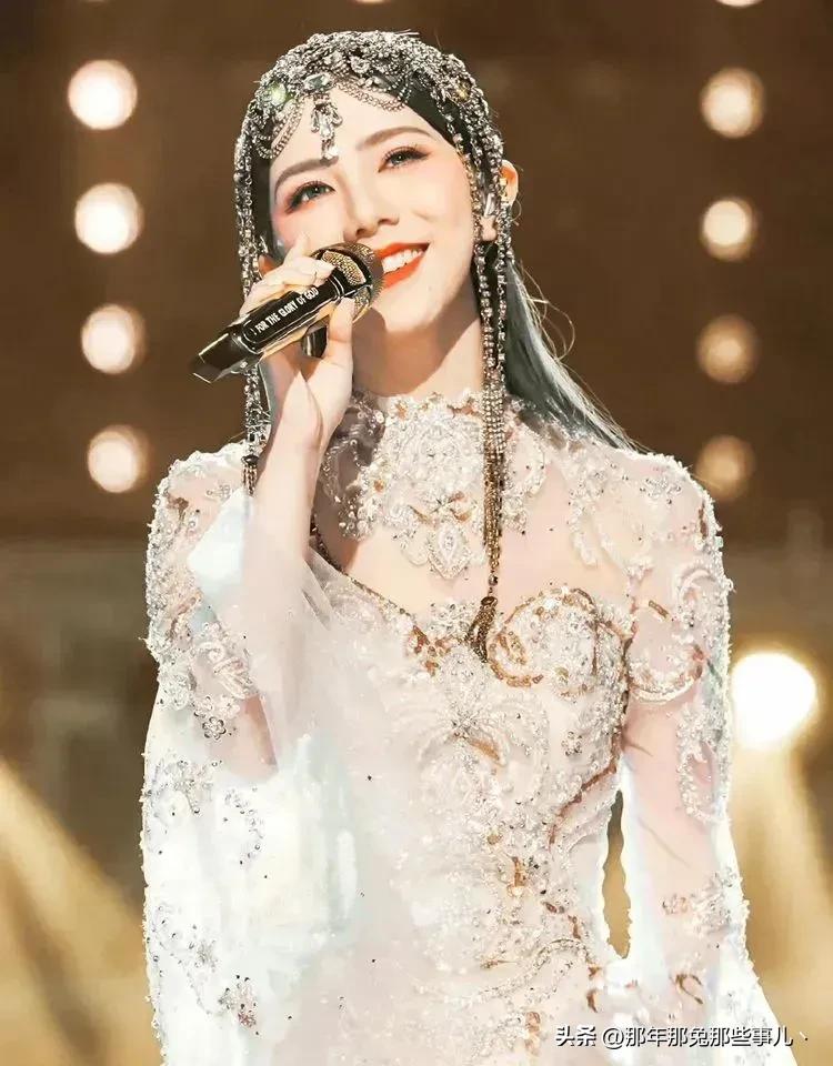 GEM Deng Ziqi, a powerful female singer, songwriter and music producer ...