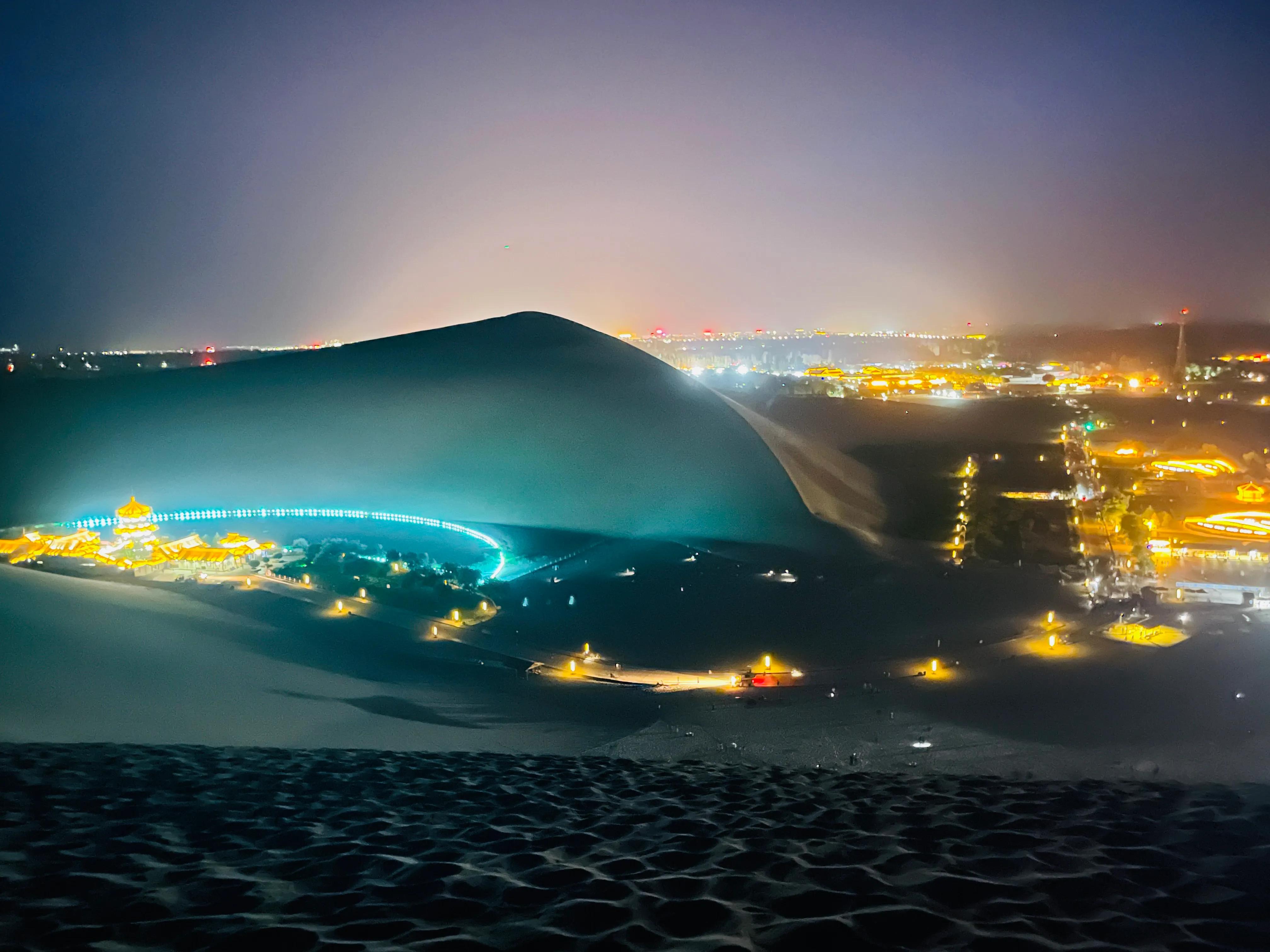 Evening is the best time to travel to Crescent Moon Spring in Mingsha ...