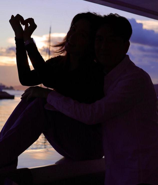 Tang Luowen and Ma Guoming flashed, drove a luxury yacht to sea, and ...