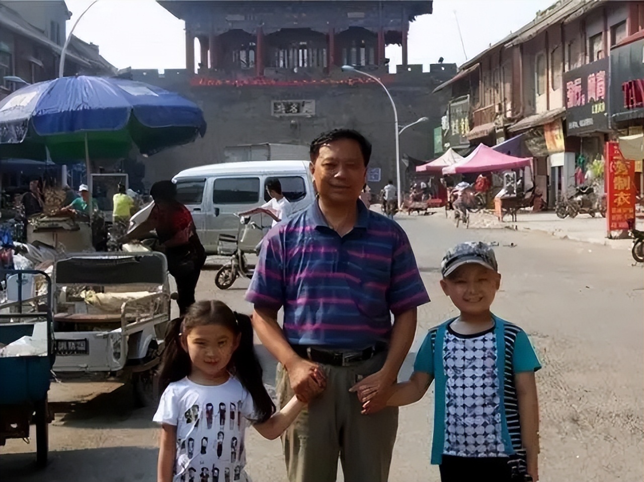 Opera prodigy Deng Minghe: At the age of 6, he went to the Spring ...