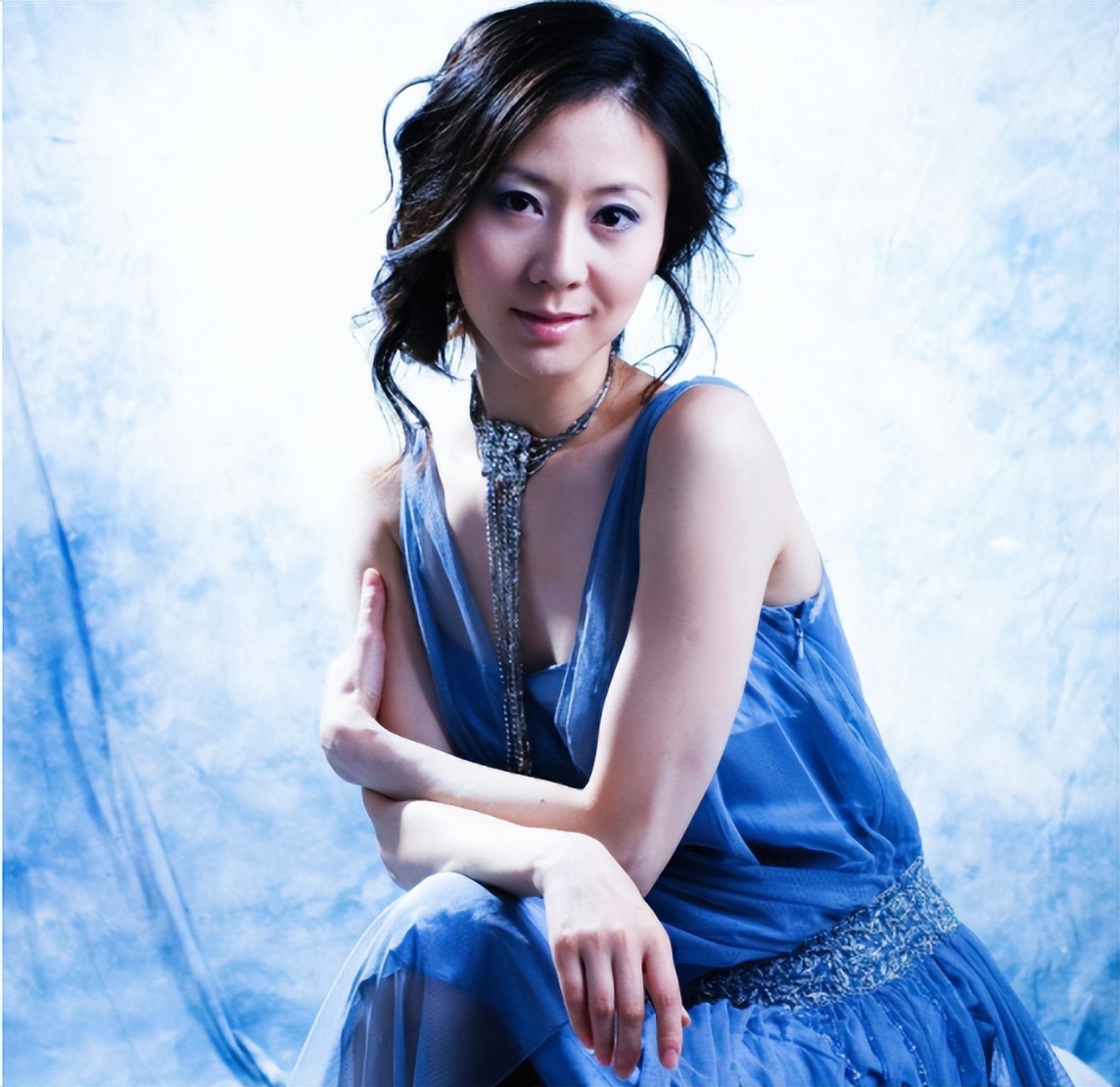 The first person to take nude photos, her family broke up after she became popular. How is Tang ...