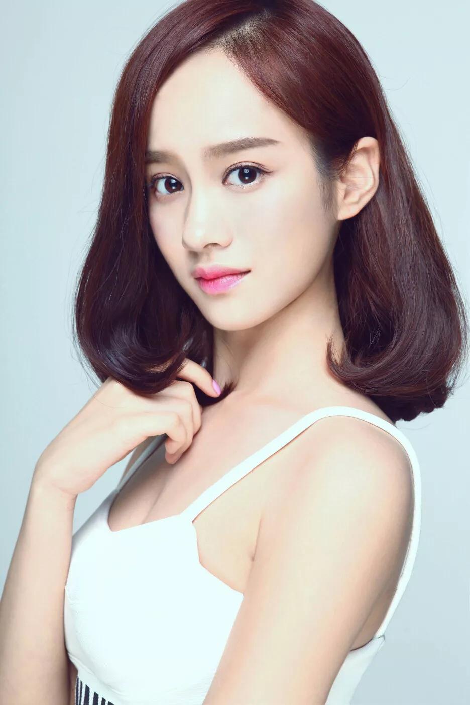 Like flowers and jade, pure and beautiful Lu Yanqi - iNEWS