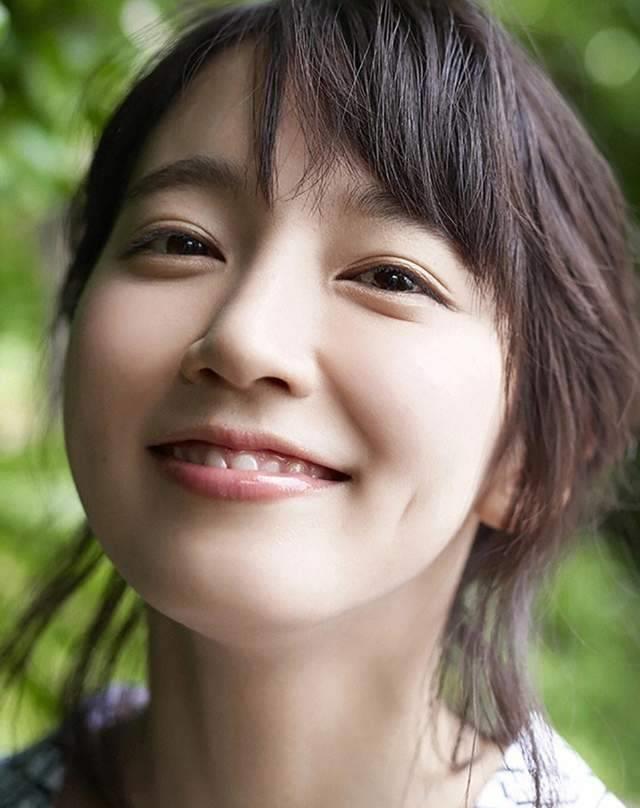 The originality is simply exposed! 30-year-old Riho Yoshioka has the appearance of his first ...