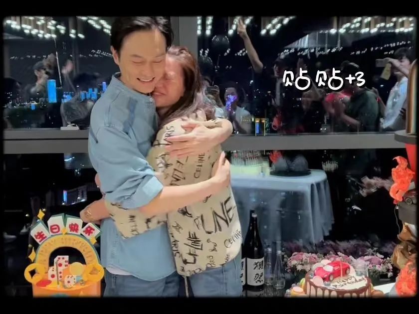 Yuan Yongyi and Zhang Zhilin appeared in simple clothes, both of them ...