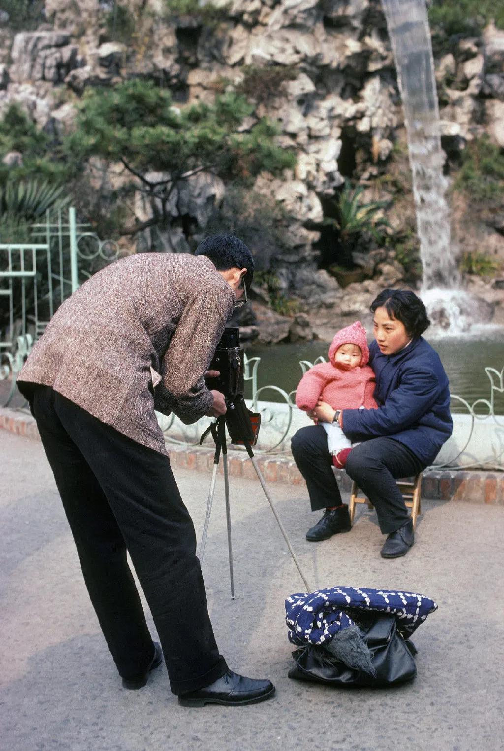 Old Photos: Shanghai in the 1970s - iNEWS