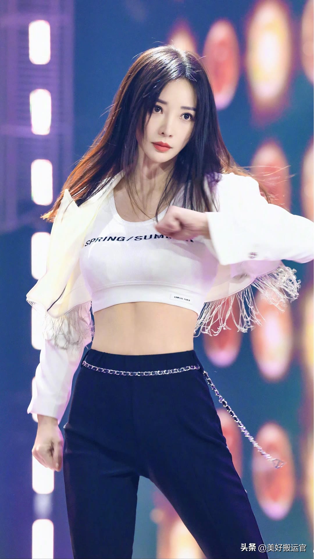 Liu Yan shows off her good figure, beautiful 2 - iNEWS