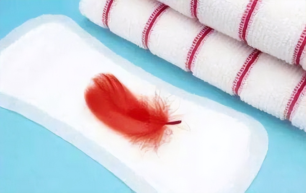 When a woman comes to her period, a blood clot suddenly flows out. Is ...