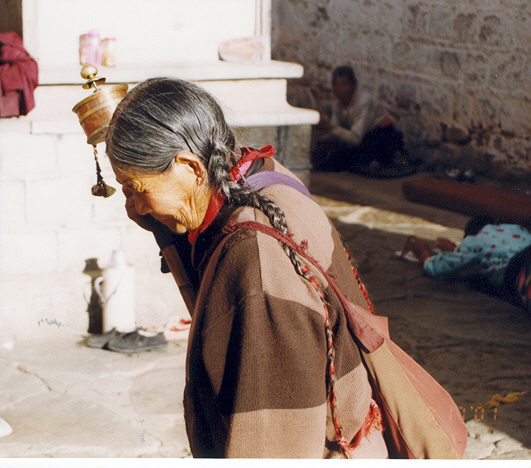 Browse "Everywhere", make an appointment with friends and girlfriends ...