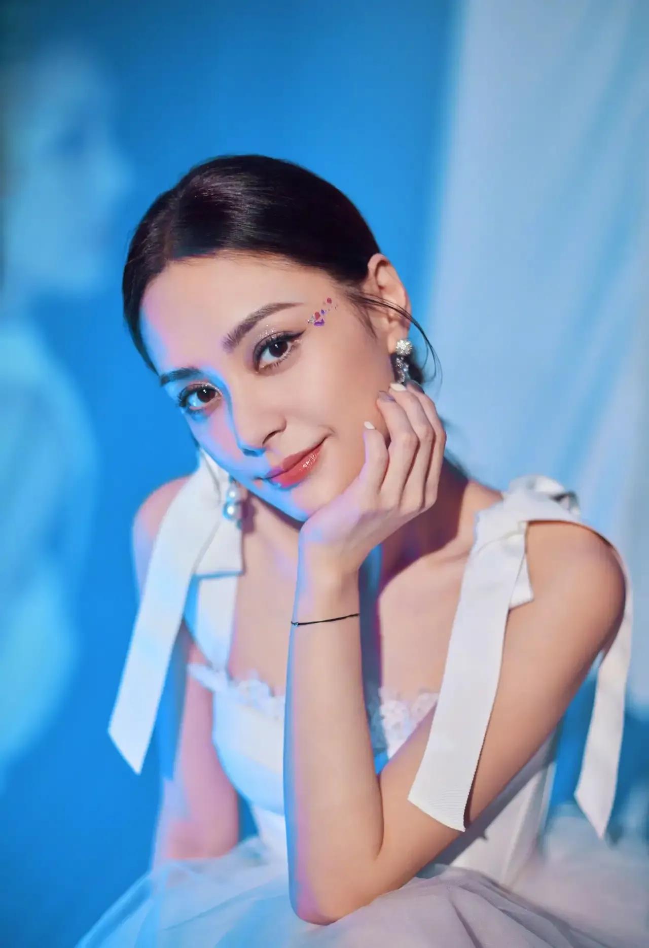 Zhong Xintong's fashion photo - iMedia