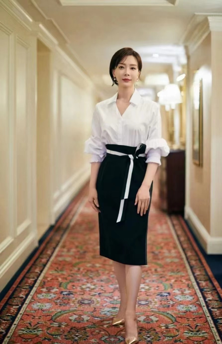 Chen Shu, using clothes to interpret life, elegant and delicate - iNEWS