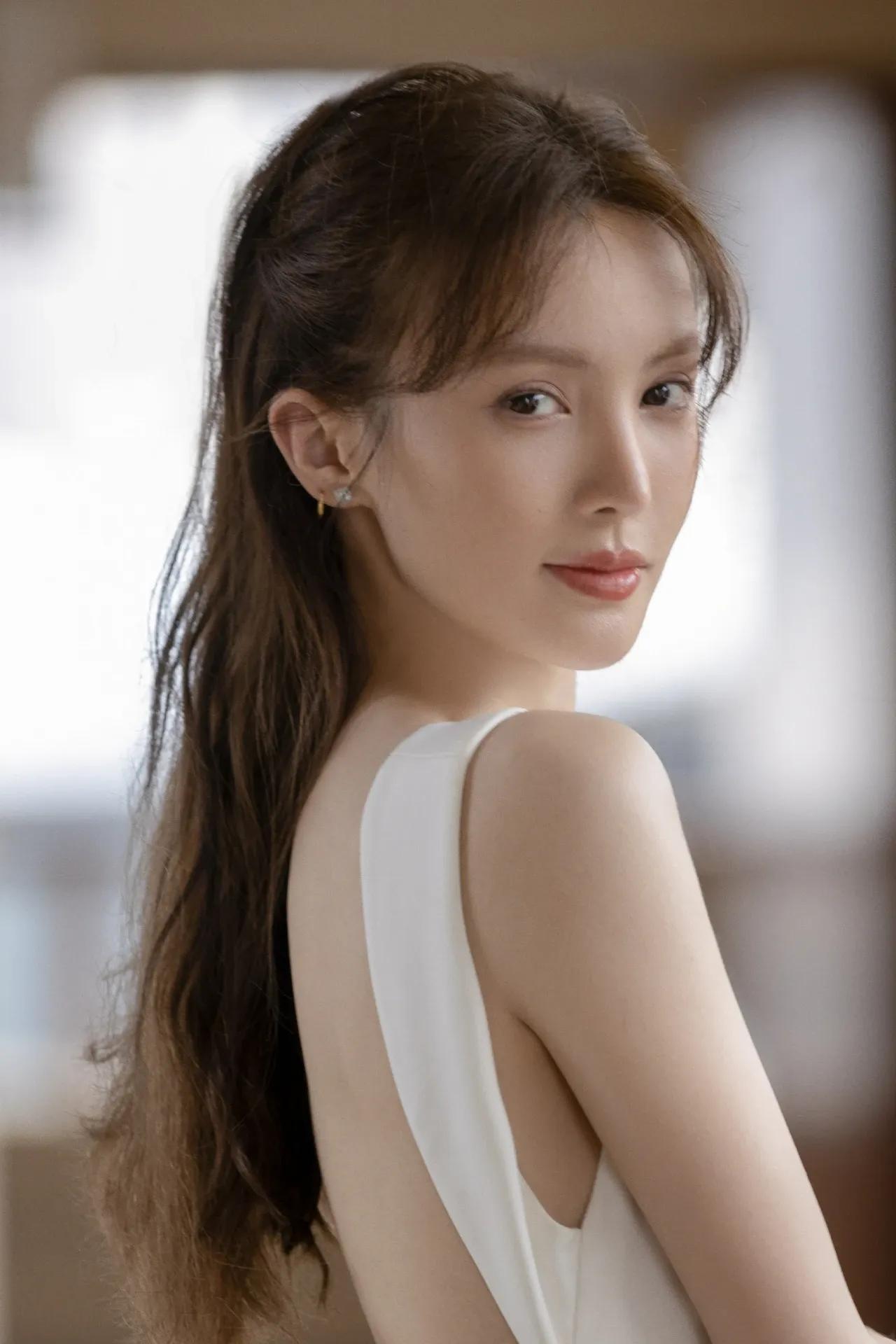 Jin Chen; dance master "Lawyer Zuo", an absolute dark horse on stage, and a new darling in the ...