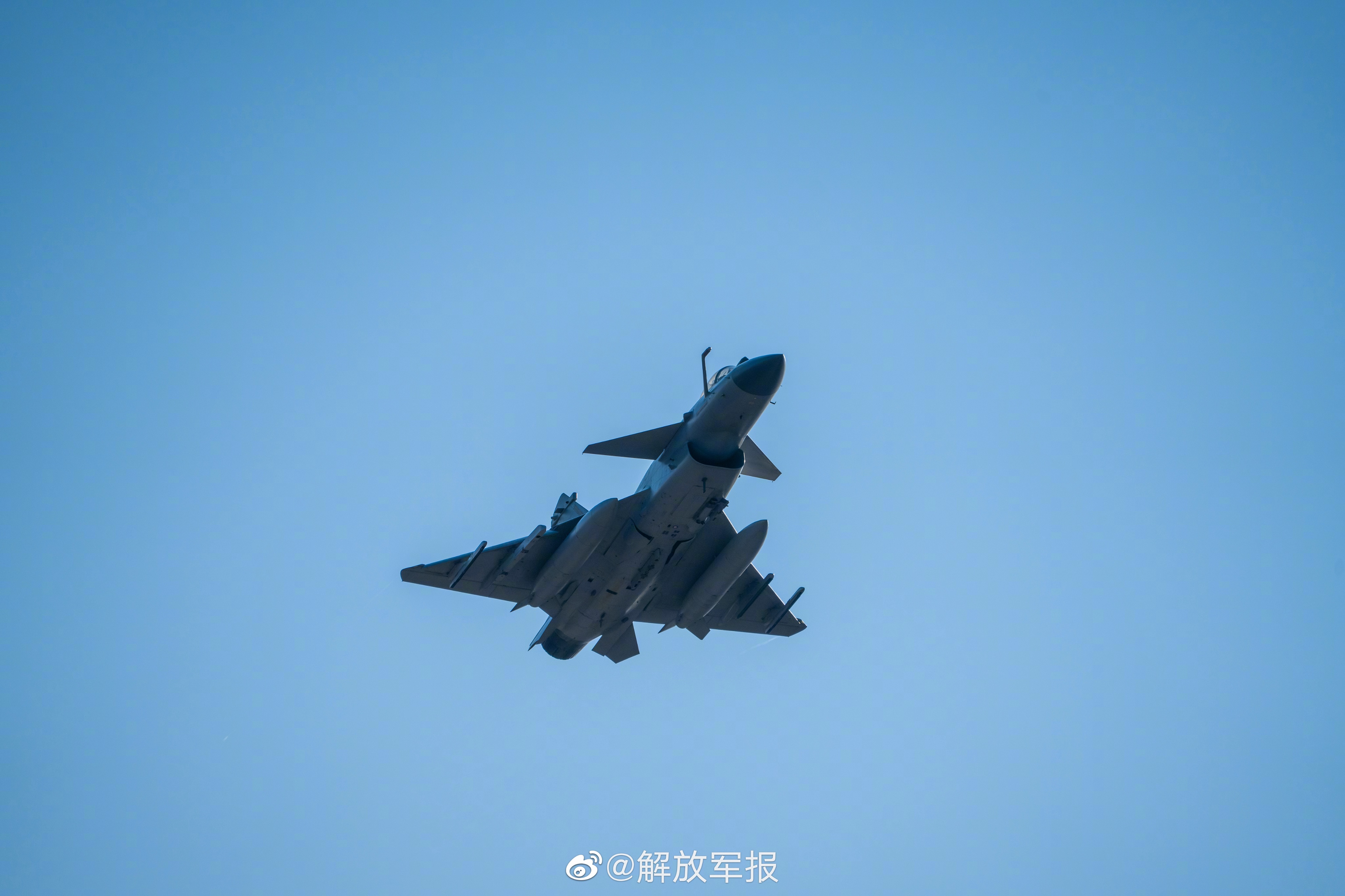 Experience fighter flight training from multiple perspectives - iNEWS