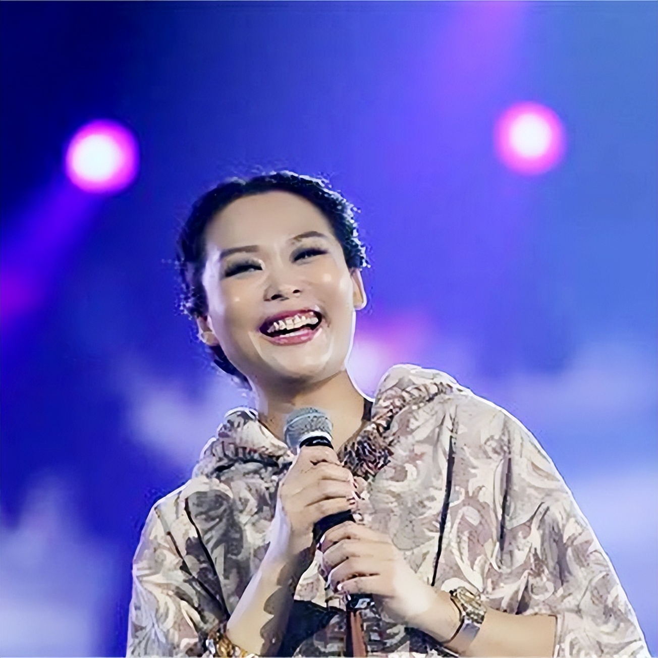 Singer Xu Meijing: Trapped in Chen Jiaming's love net, she fell in love with madness and fell ...