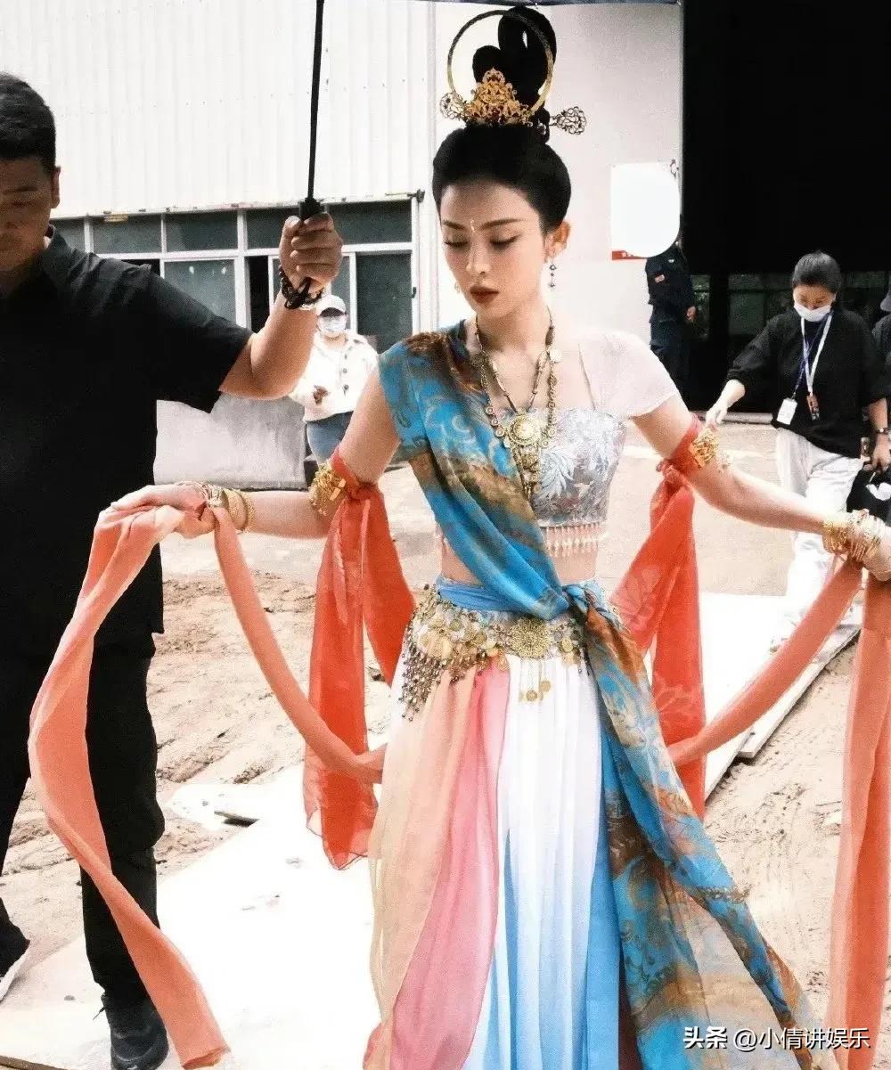 Guli Nazha Dunhuang Goddess looks beautiful again, she is like a fairy ...