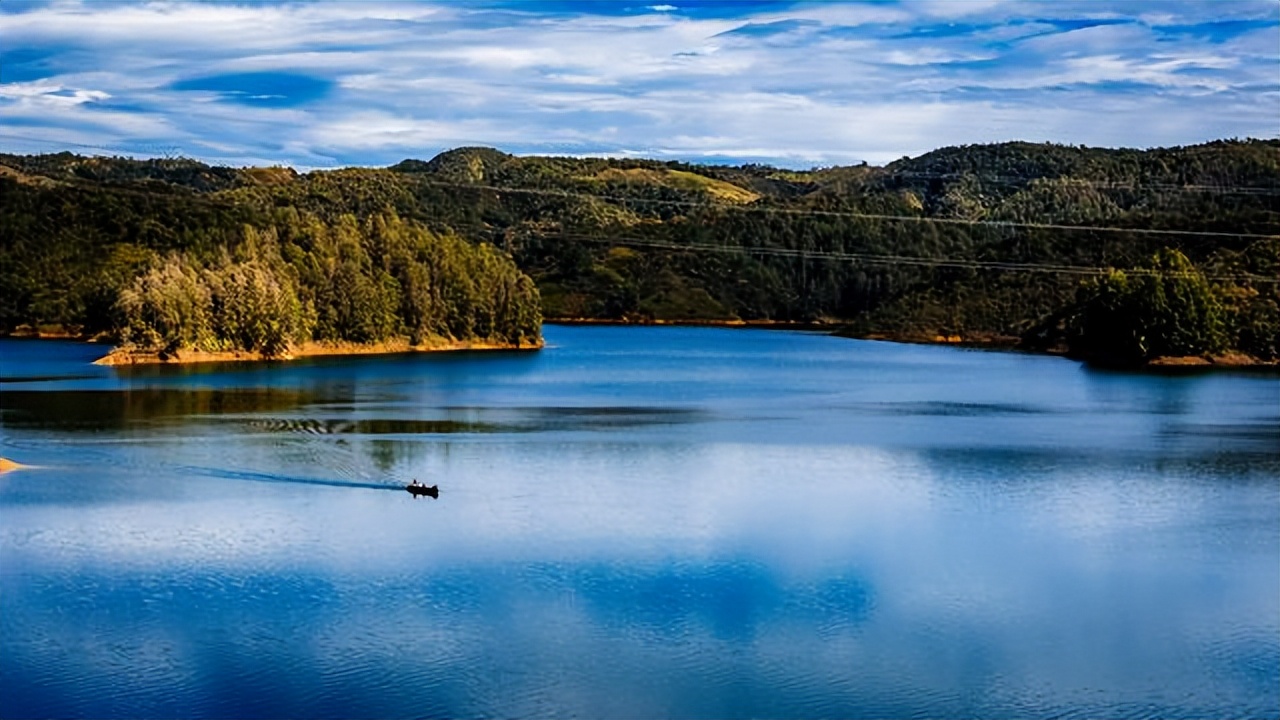 Why can the "charming lake" that makes people stay away can call the ...