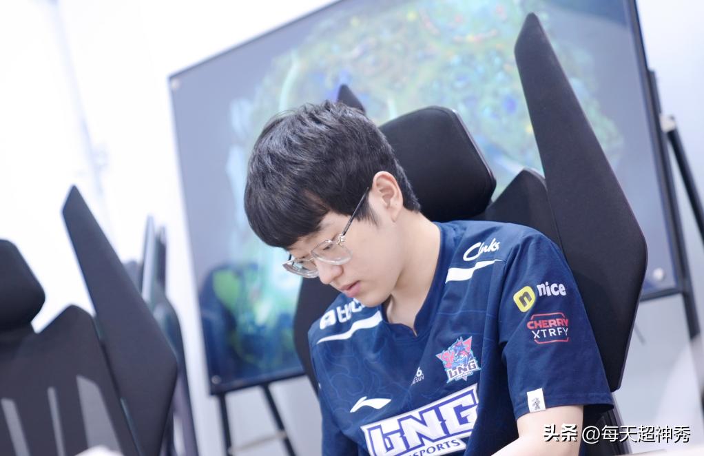 LNG戰勝WE！Gala解讀高光時刻，Tarzan談野輔聯動 - 資訊咖