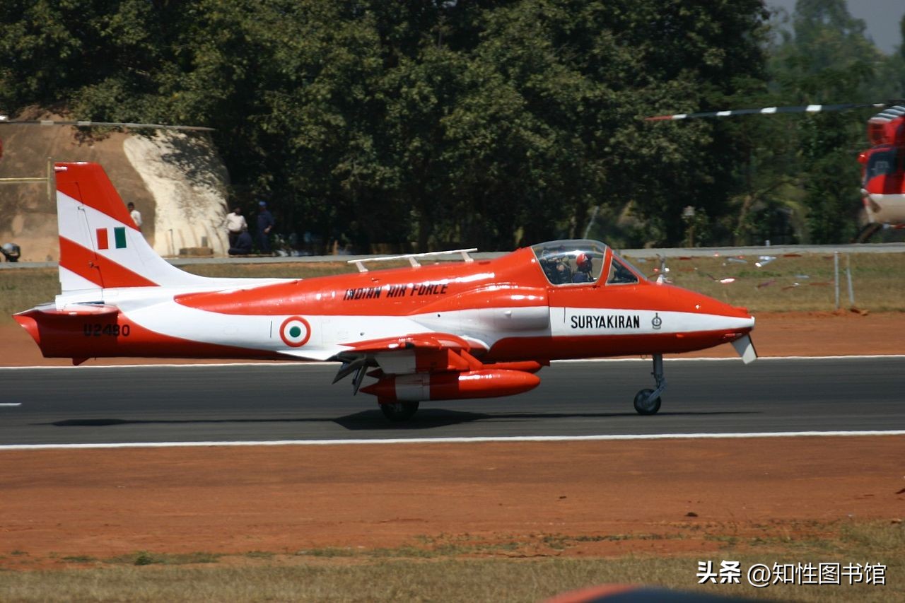 A "Ray" trainer plane of the Indian Air Force crashed in Karnataka ...