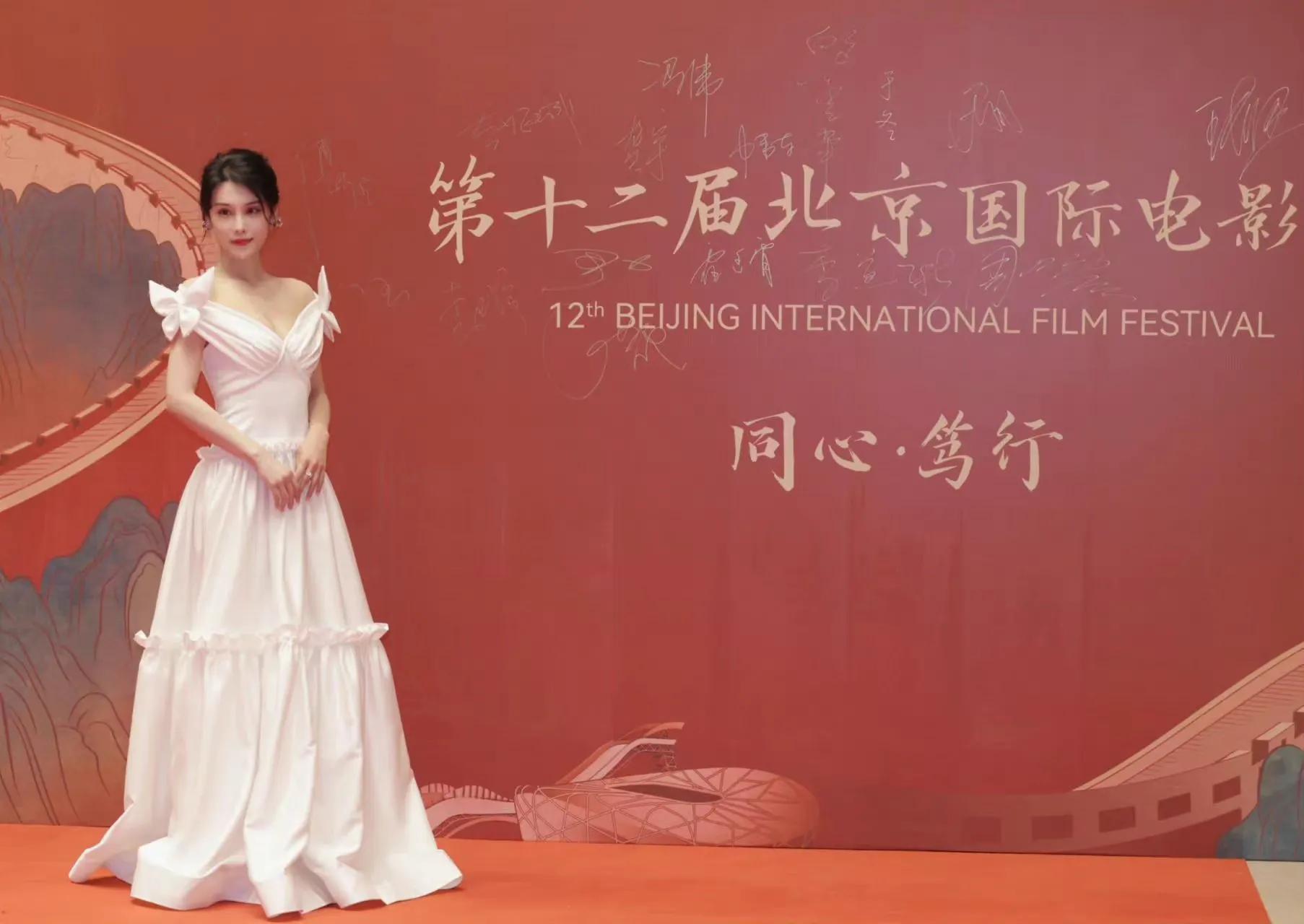Han Dantong's beautiful picture - iNEWS