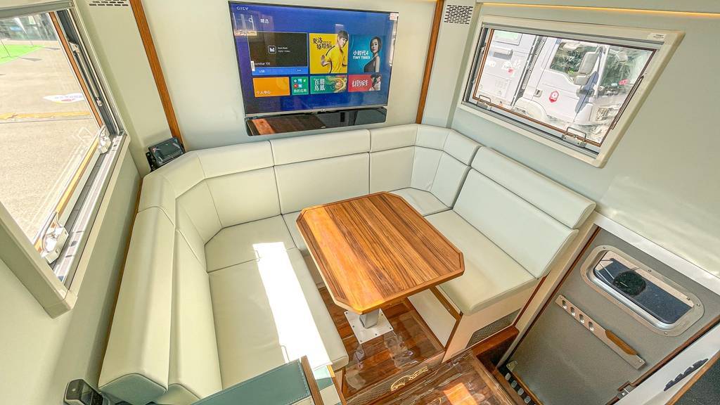 The German MAN commander off-road RV has outstanding performance in off ...