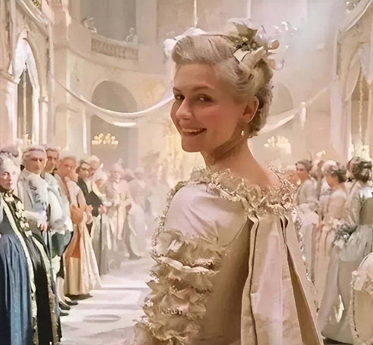 Christine's interpretation of "Queen Mary" brings people to think about ...