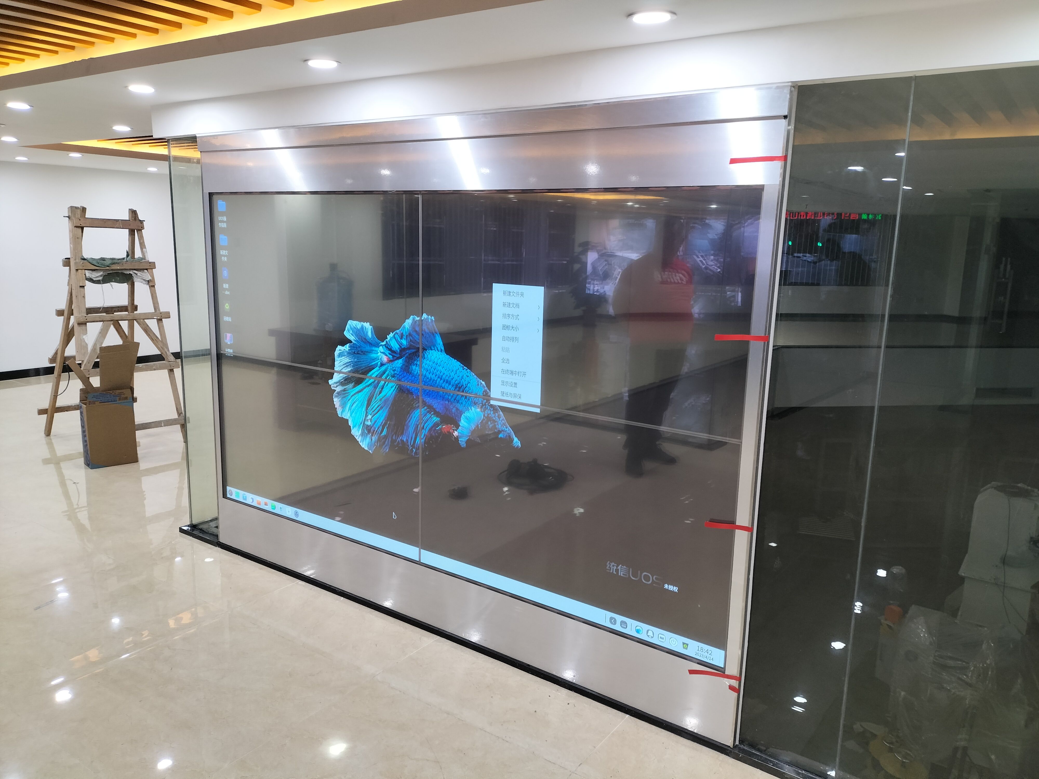 What are the main features of LWD transparent screen? - iMedia
