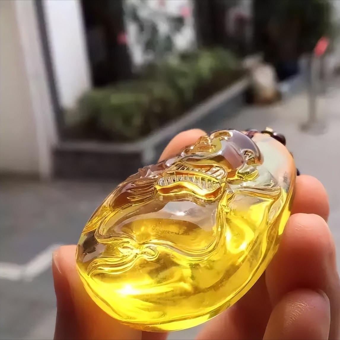 Why Autumn is the Best Time to Wear Amber - iMedia