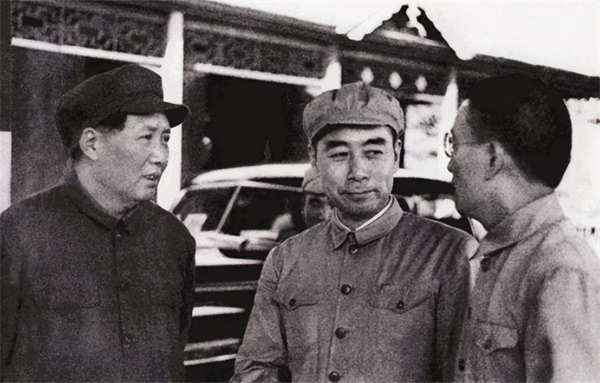 Luo Ronghuan wanted Han Xianchu to serve in the Air Force. Han Xianchu ...