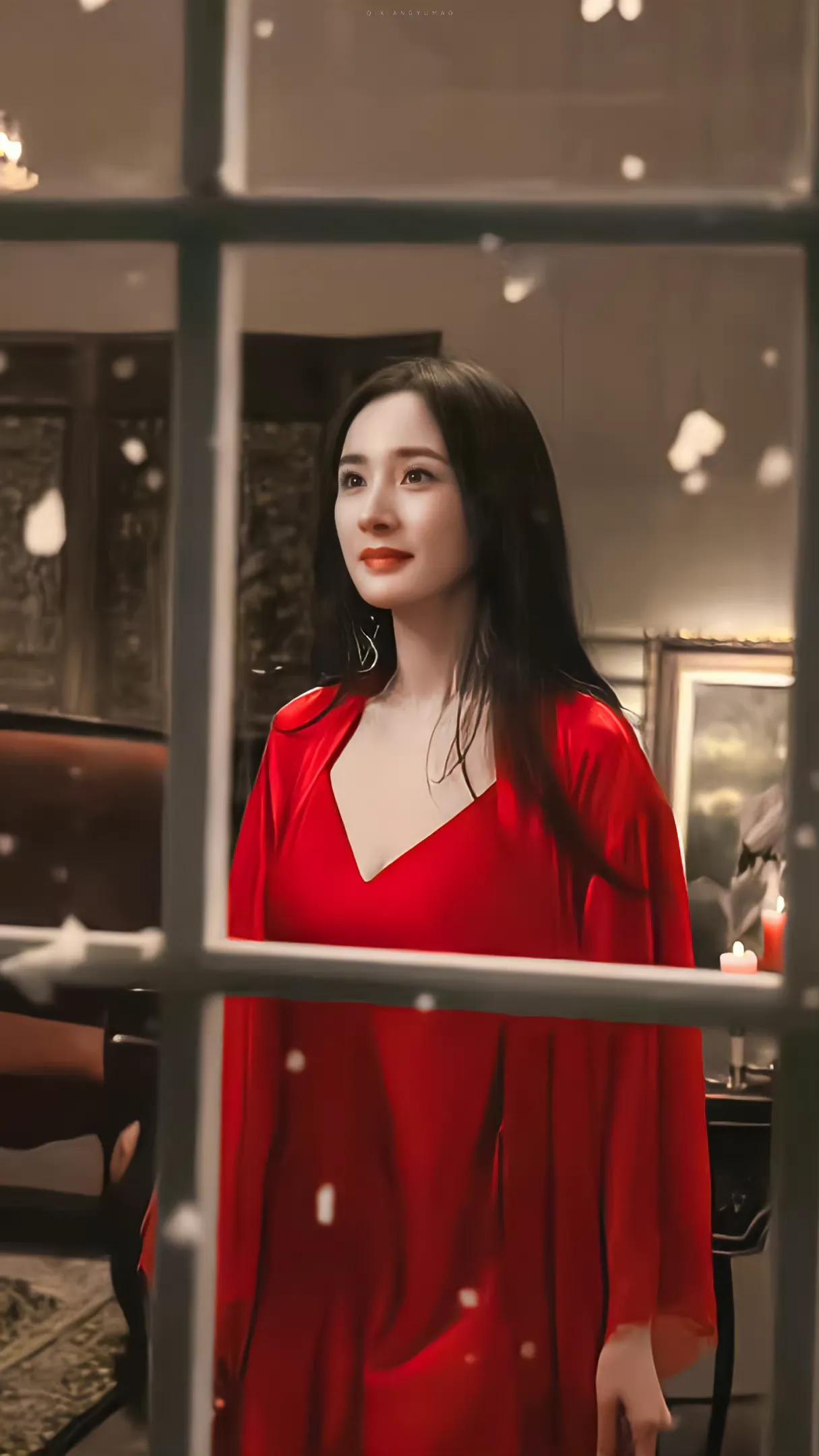 Yang Mi, red clothes - iNEWS