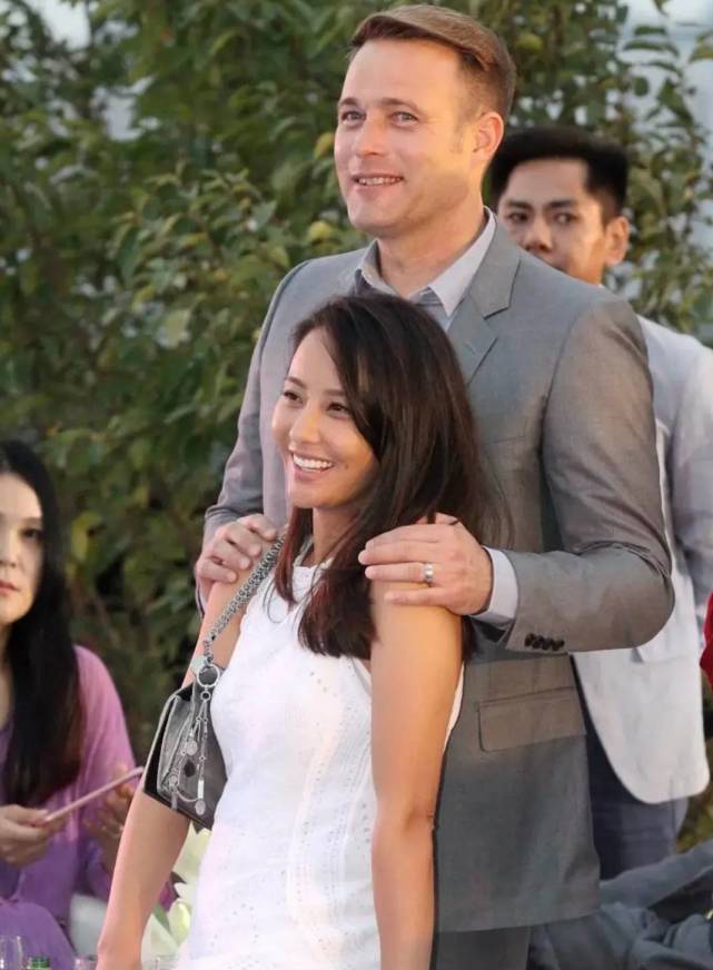 Ma Yashu and her second married foreign husband showed up, wearing ...