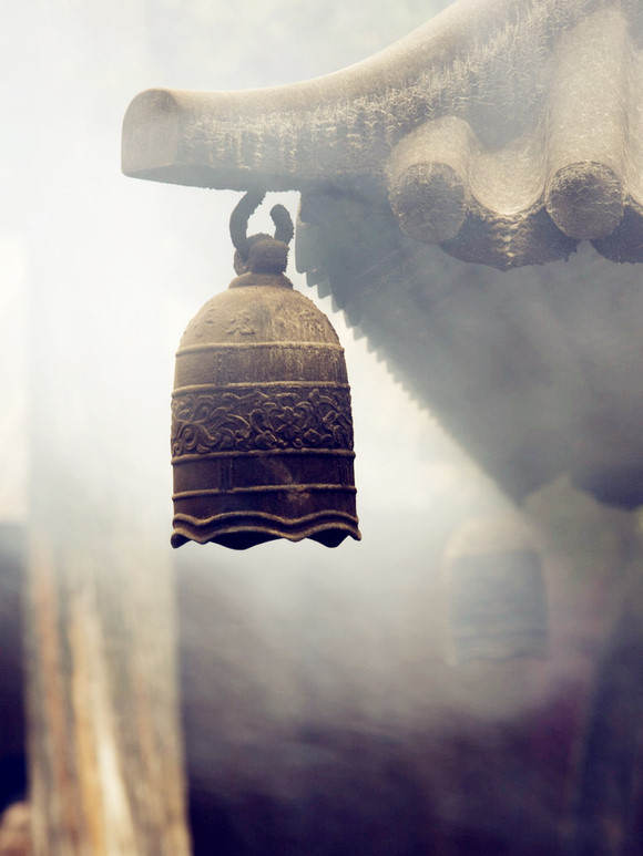 This Tang poem is ancient and distant, with a sense of desolation and ...