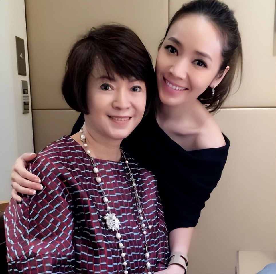 Did Hou Peiqin rent a husband to appear on variety shows? - iNEWS