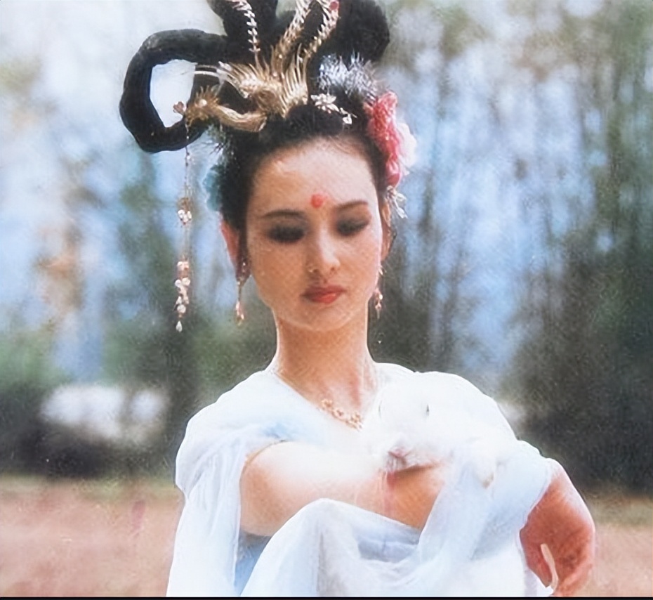 "The most beautiful Chang'e" Qiu Peining, still looks like a fairy at ...