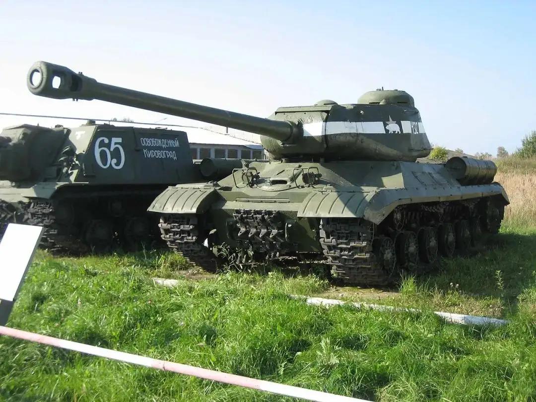 Soviet IS-2 heavy tank: In the name of the leader, the Soviet Union ...
