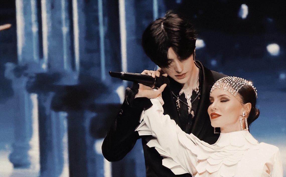 Laughing dead, without a single masterpiece, but being praised as the ...