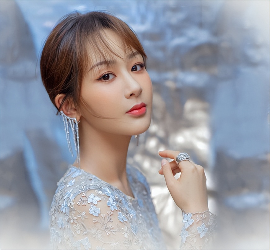 Competition Queen Yang Zi: Conquering the entertainment circle with ...