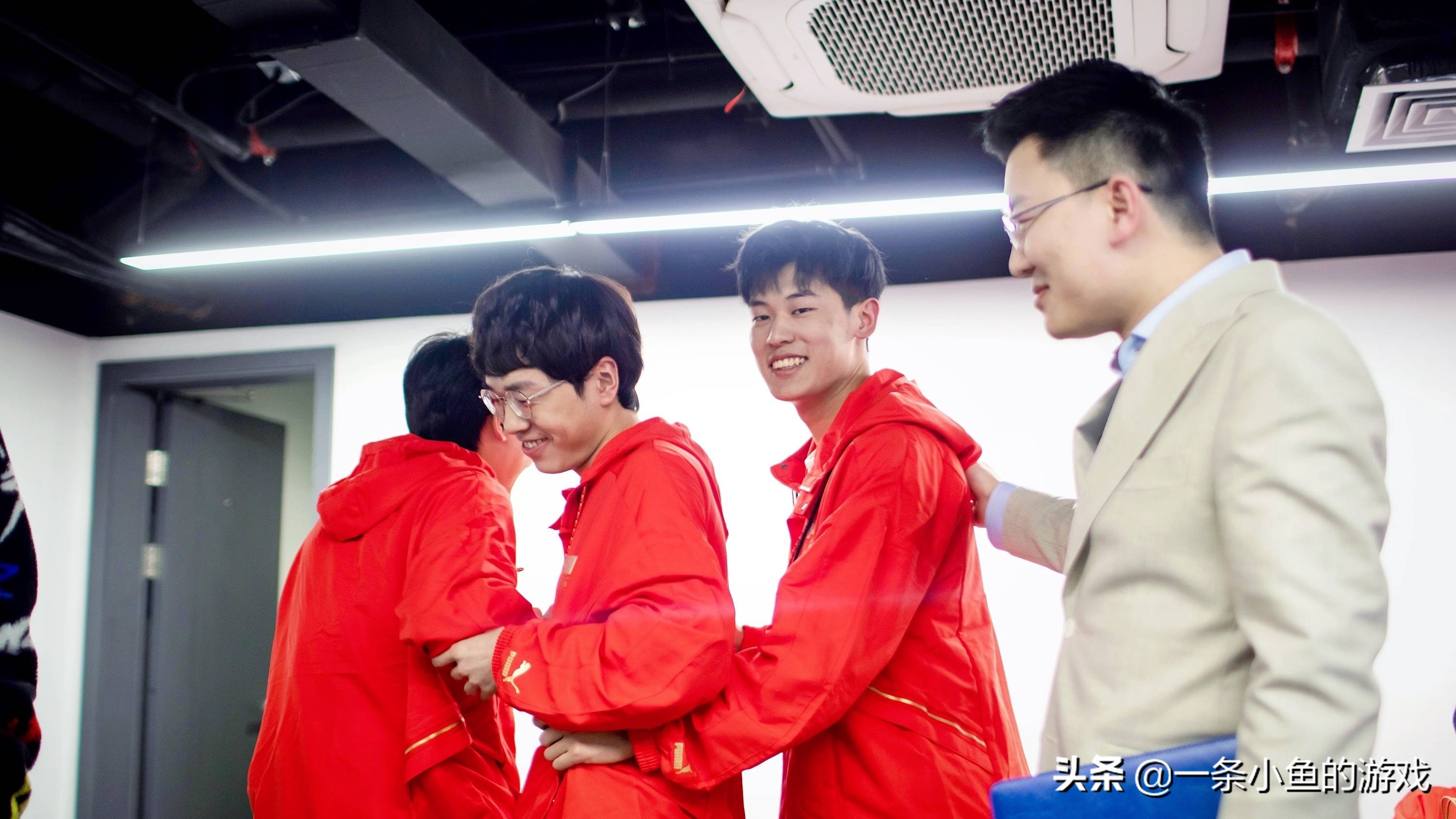 XYG lost to WE again, this time there was no lineup, only Feng Jun was ...